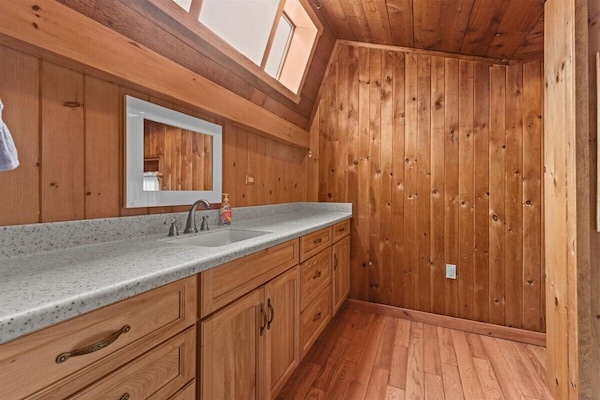 The Ski Barn-restored Historic Home Near Stowe/jay - Stowe, VT