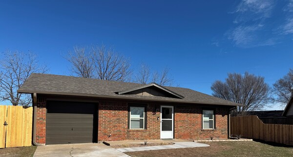 Hey, Porter: New, Remodeled, Modern, Clean 3br Nr Lawton Ft Sill/wichita Mts - Tahlequah Pond, OK