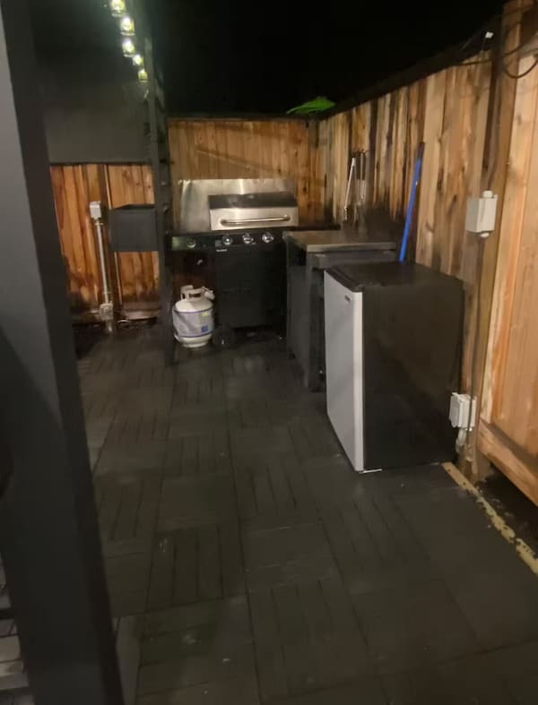 Classy And Modern, 2 Bedroom Suite Covered With Patio. - Kamloops
