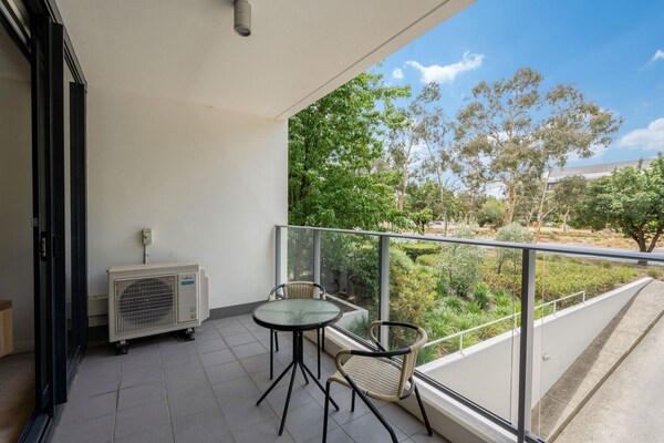 Bright 2-bed Flat Near City Amenities - Belconnen