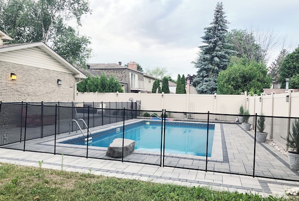 2nd Flr. 2 Bed/bath Garage Apt. Pool, Bbq. Close To Malls. 25 Minutes To Toronto - 256