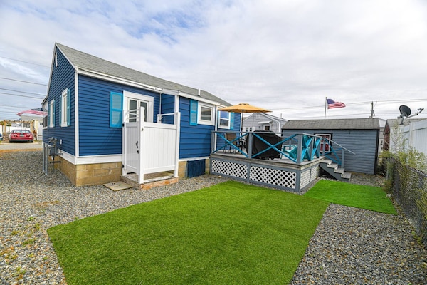 Blue Chill Cottage: Charming New England Home Just Steps From The Shore With Breathtaking Views! - Exeter, NH
