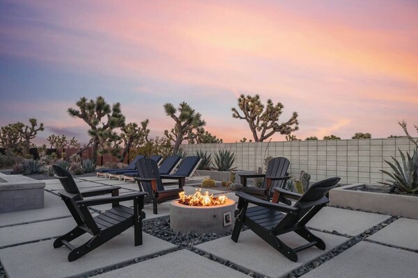 Black Butterfly: Spa, Stargazing, Pool & Firepit - Yucca Valley, CA