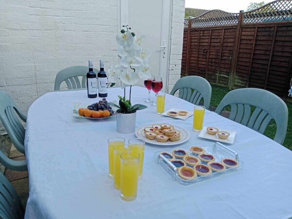 Spacious Monmouth House In Aylesbury: Ideal For Professionals And Large Families - Aylesbury