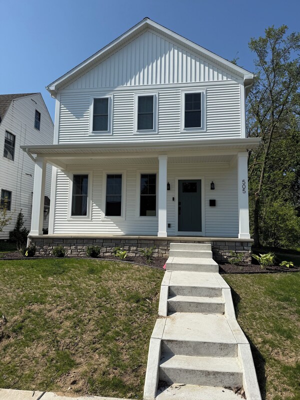 Spacious & Bright 4 Br Less Than A Mile From Notre Dame And Eddy St - Mishawaka, IN
