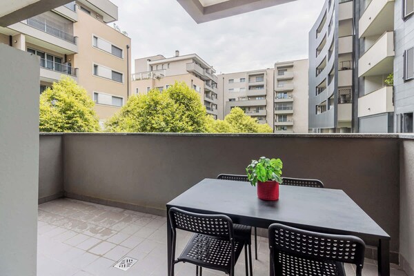 Casa Angela, Modern And Spacious Apartment With Terrace - Rozzano