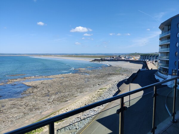 2 Bed Apartment Overlooking Westward Ho! Beach. Close To Village.\nfree Wifi. - Westward Ho!