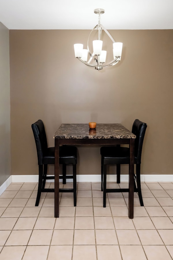 2-bedroom Available In A Shared Home With Wifi, Ac, And A Inground Pool To Use. - Ohio (State)