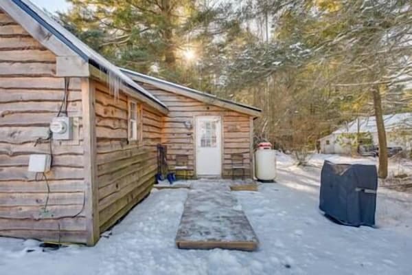 The Cozy Cabin Romantic Getaway - Lake Harmony, PA