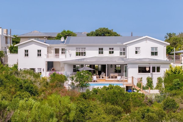 Villa Beacon - Six Bedroom Villa, Sleeps 14 - Plettenberg Bay