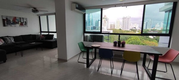 Spacious 3-bedroom Apartment In Charming Panama City With Wifi And Ac - Panama City