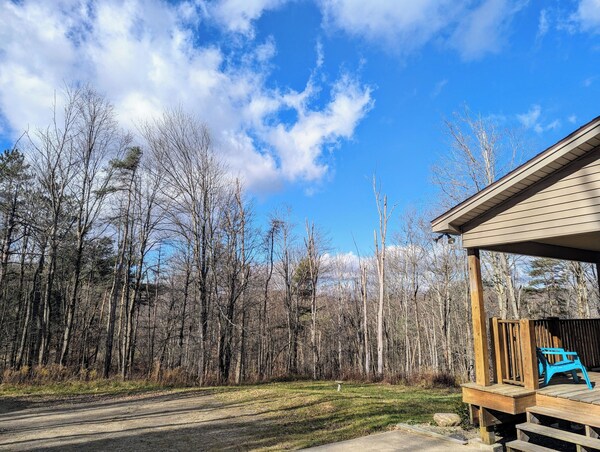 Serene & Private Getaway 5 Min. From Evl. 4 Beds, 2.5 Baths, Sleeps 14, Hot Tub. - Salamanca, NY