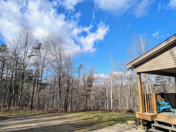 Serene & Private Getaway 5 Min. From Evl. 4 Beds, 2.5 Baths, Sleeps 14, Hot Tub. - Salamanca, NY