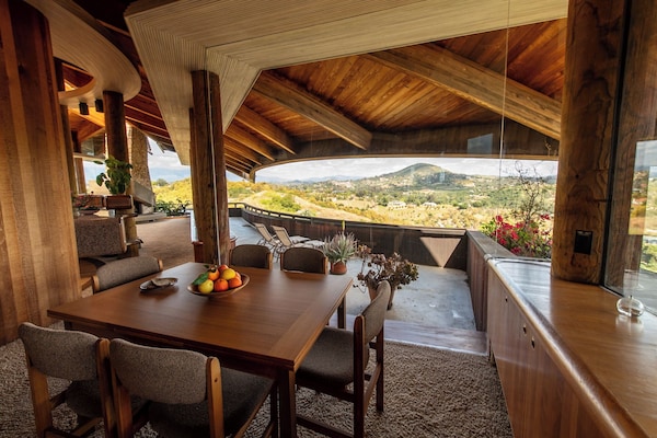 Stunning 5 Bedroom Mid-century Masterpiece Located On Hilltop Retreat - Escondido, CA