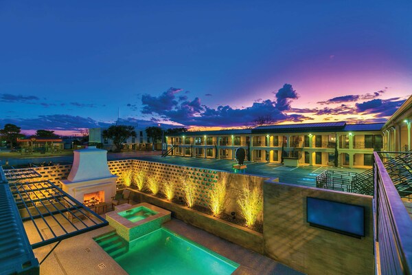 Elegant Suite With Separate Living Room & Mini Fridge  Ideal For Relaxation And - San Angelo, TX