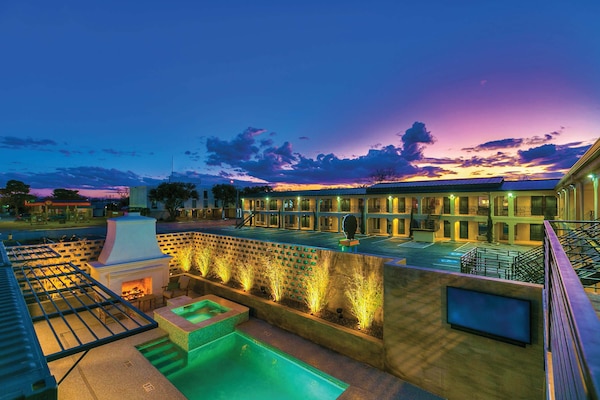 Elegant Suite With Separate Living Room & Mini Fridge Ideal For Relaxation And - San Angelo, TX