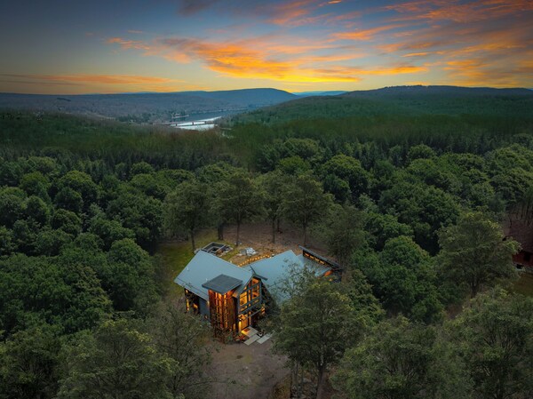 Mountain View Chalet  Hot Tub  Fire Pit  Screened Porch - Deep Creek Lake, MD
