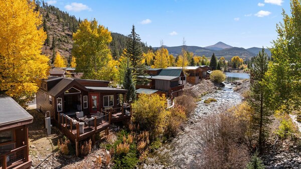 Executive Chalet Backs To The Swan River On Shuttle Route - Breckenridge, CO