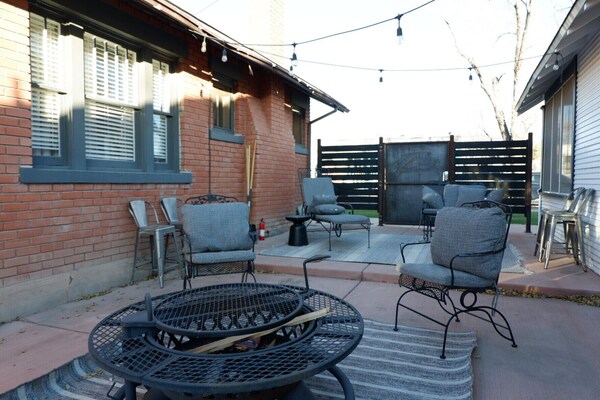 Bricklight District Modern Cottage - Albuquerque, NM