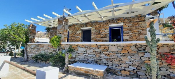 Cycladic House With A Pool. Exceptional Views And 2min Walk From The Beach. - Китнос