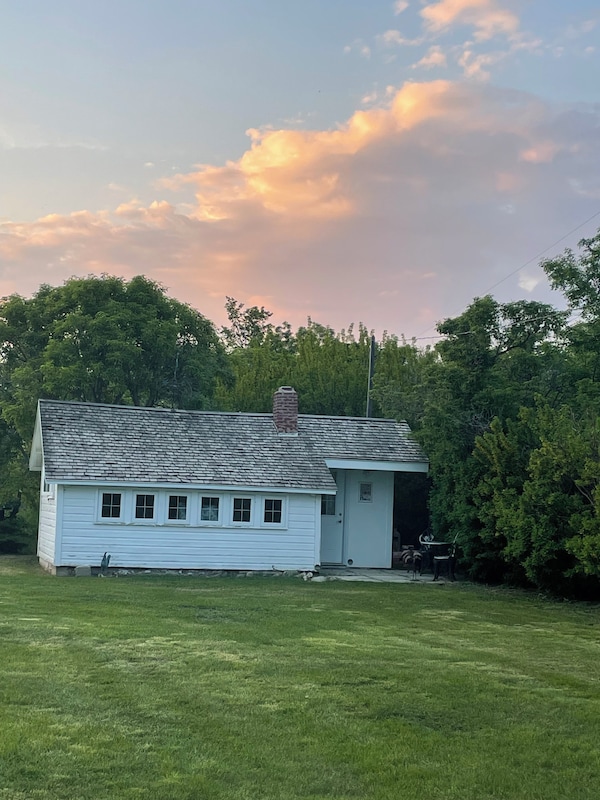 Cozy Cottage On The Farm! Getaway An Enjoy Nature And The Dark Sky. - Saskatchewan