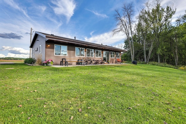Riverfront Home W/ Private Dock In Wisconsin Dells - Wisconsin Dells, WI