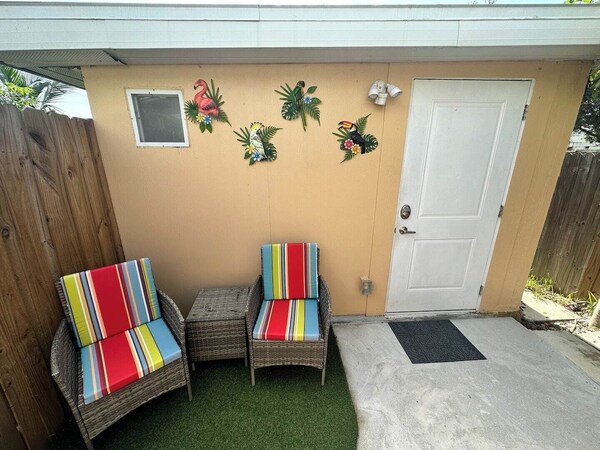 Tropical Guest Suite Close To Beach - Pinellas Park, FL