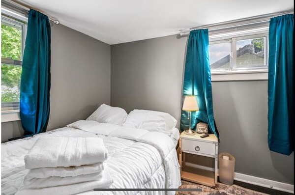 Cozy 1-bedroom With Wifi And Ac In Quaint Keego Harbor - Auburn Hills, MI