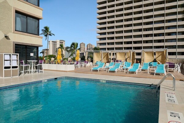 Steps Away From Waikiki Beach | Relaxing Room W/ Stunning Ocean View - Kailua, HI