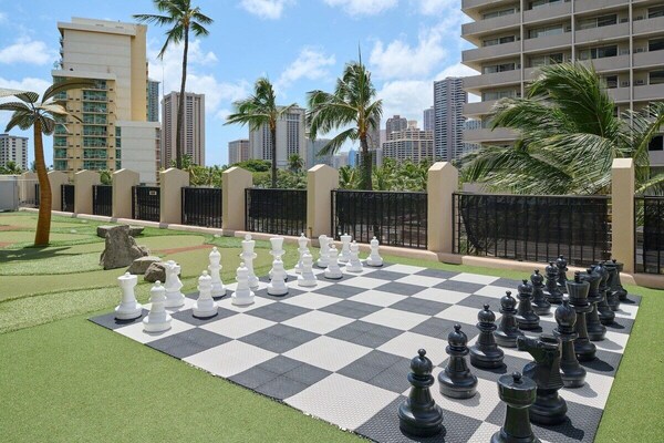 Panoramic Waikiki View Room Ideal For Family Beachside Getaways - Kailua, HI
