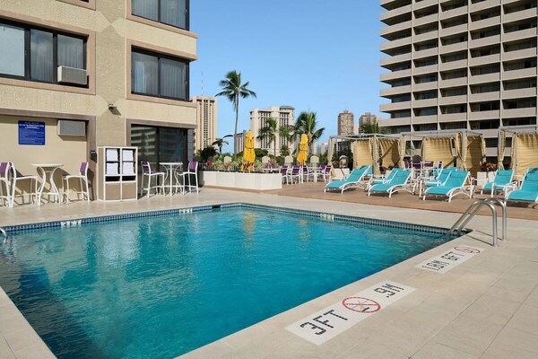 Family Escape To Waikiki, Twin Queen Beds, Free Breakfast, Holiday Inn Express - Honolulu, HI