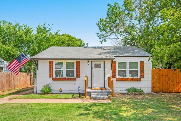 All American  Bungalow - Wichita Falls, TX