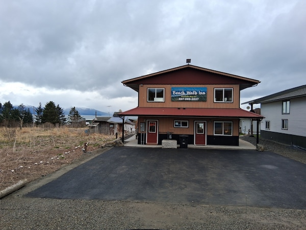 Bay View Suite, Upper Level, Beach Walk Inn \Nfeaturing Homer's Memorable View! - Homer, AK
