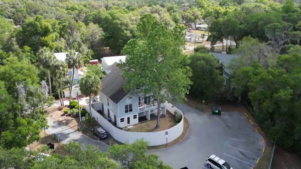 Wake Up To River Views:dreamy 4 Bedrooms Escape By The City Beach In Dunnellon. - Dunnellon, FL