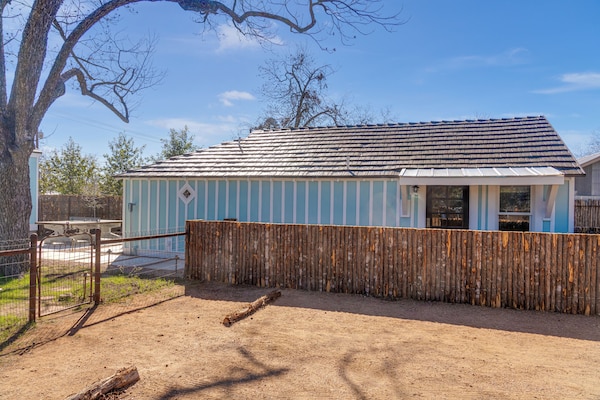 Alphonse Cottage | 3 Blocks To Main | Cute & Cozy - Fredericksburg