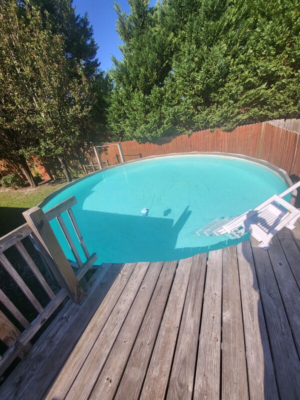 3 Bedroom Home In Charming Hope Mills W/ Wifi, Ac, Covered Patio, Grill, & Pool - Fayetteville, NC