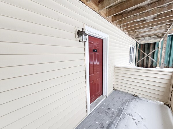 Walkable Stowe Condo: Pool, Hot Tub, Fireplace - Waterbury Village Historic District