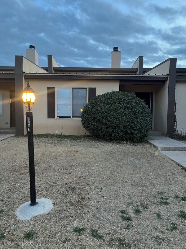 Charming 3bedroom Townhome With Wifi In Midway Park. Close To Texas Tech And Lcu - Lubbock, TX