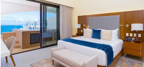 This Stunning 3-bedroom Penthouse Offers Luxury Living With Breathtaking Views. - San José del Cabo