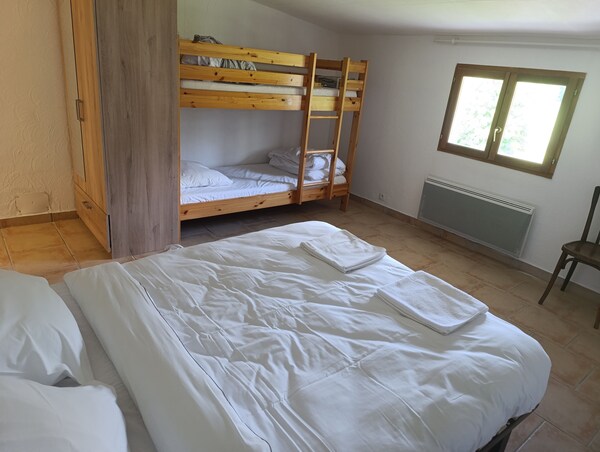 Chambre Confortable Avec Vue Montagnes. Animaux Acceptés - Chabanon