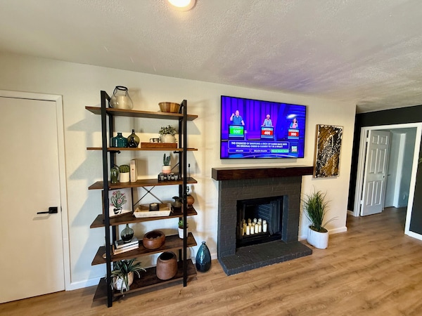 Charming 3-bedroom Georgetown House Close To Square. Long Term Stays Welcomed. - Georgetown, TX