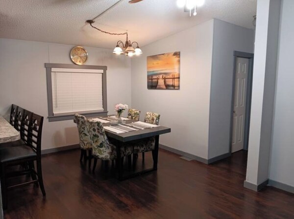Pet Friendly & Charming 3-bedroom Mobile Home With Wifi,  In Fabulous Reno-tahoe - Reno, NV