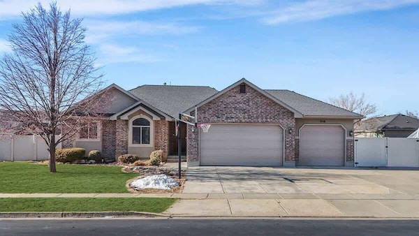 Spacious Entertainment Dream Home 6 Bedroom - 20+ - Syracuse, UT