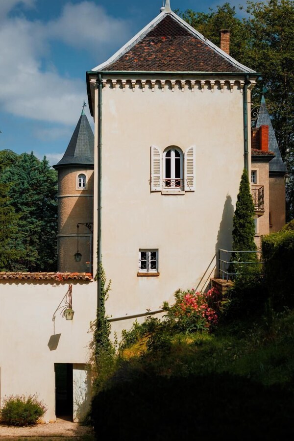 La Tour De Garde, Lyon Country House - Rhône