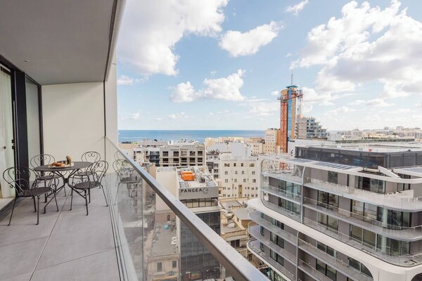 This Apartment Is A 1 Bedroom(s), 1 Bathrooms, Located In St. Julian's, Null. - Málta
