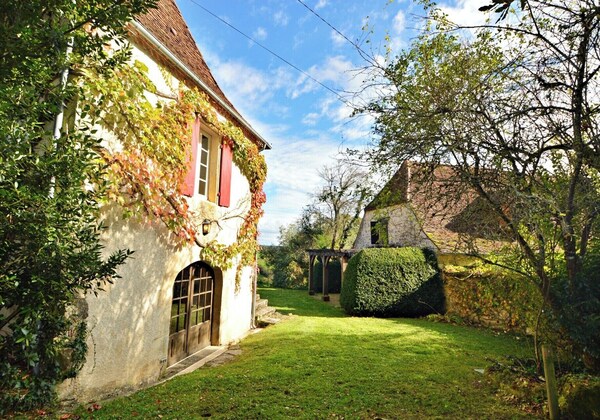 Characterful French Maison Surrounded By Nature, With Lovely Views - Périgord