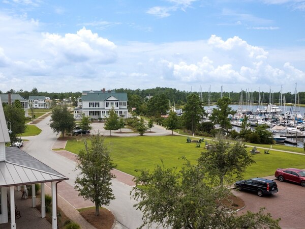 Quaint Escape To The Waterfront - River Dunes - North Carolina