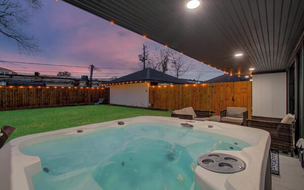 5-bd Modern Central Getaway W Hot Tub - Mins To Dt - Fresno, TX