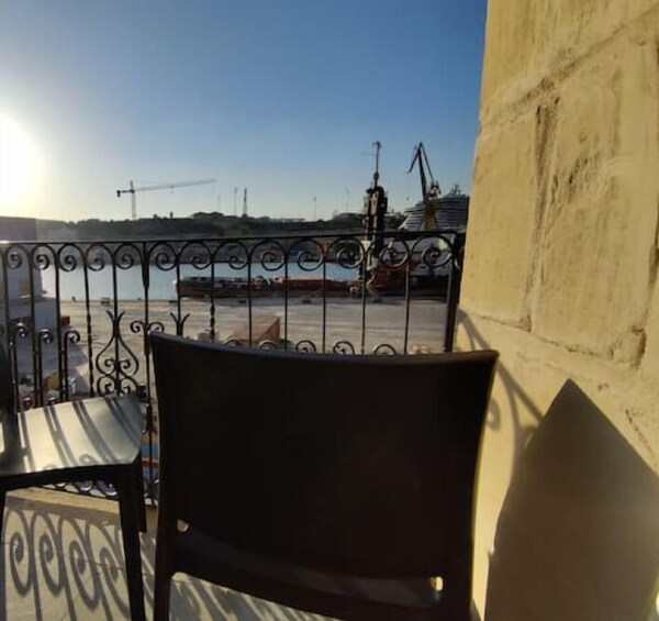 Deck 3 Savynomad Harbour Residences Seaport Views - Aeropuerto de Malta (MLA)