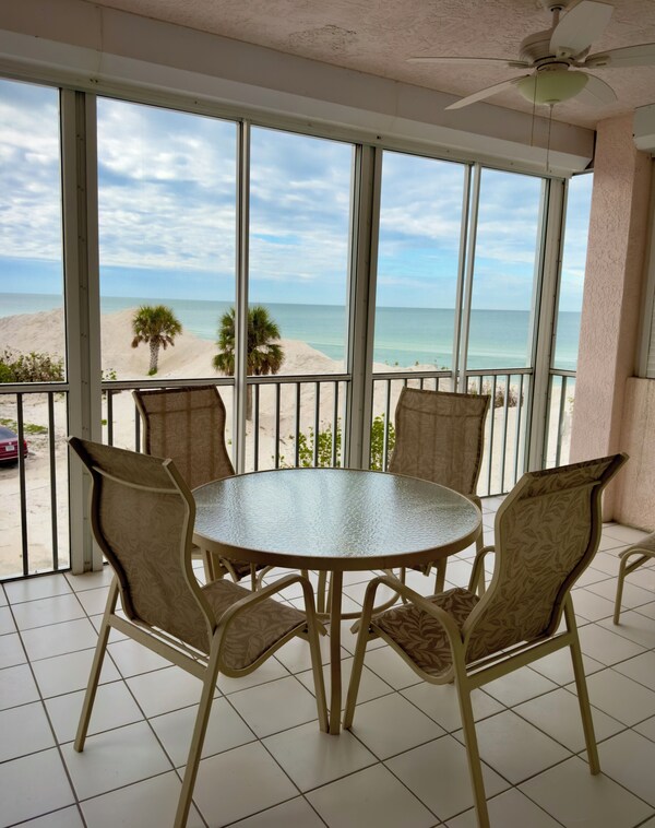 Barefoot Beach In Bonita Springs, Fl. \Nthis 3br Condo Is On The Gulf Of Mexico. - Bonita Springs, FL
